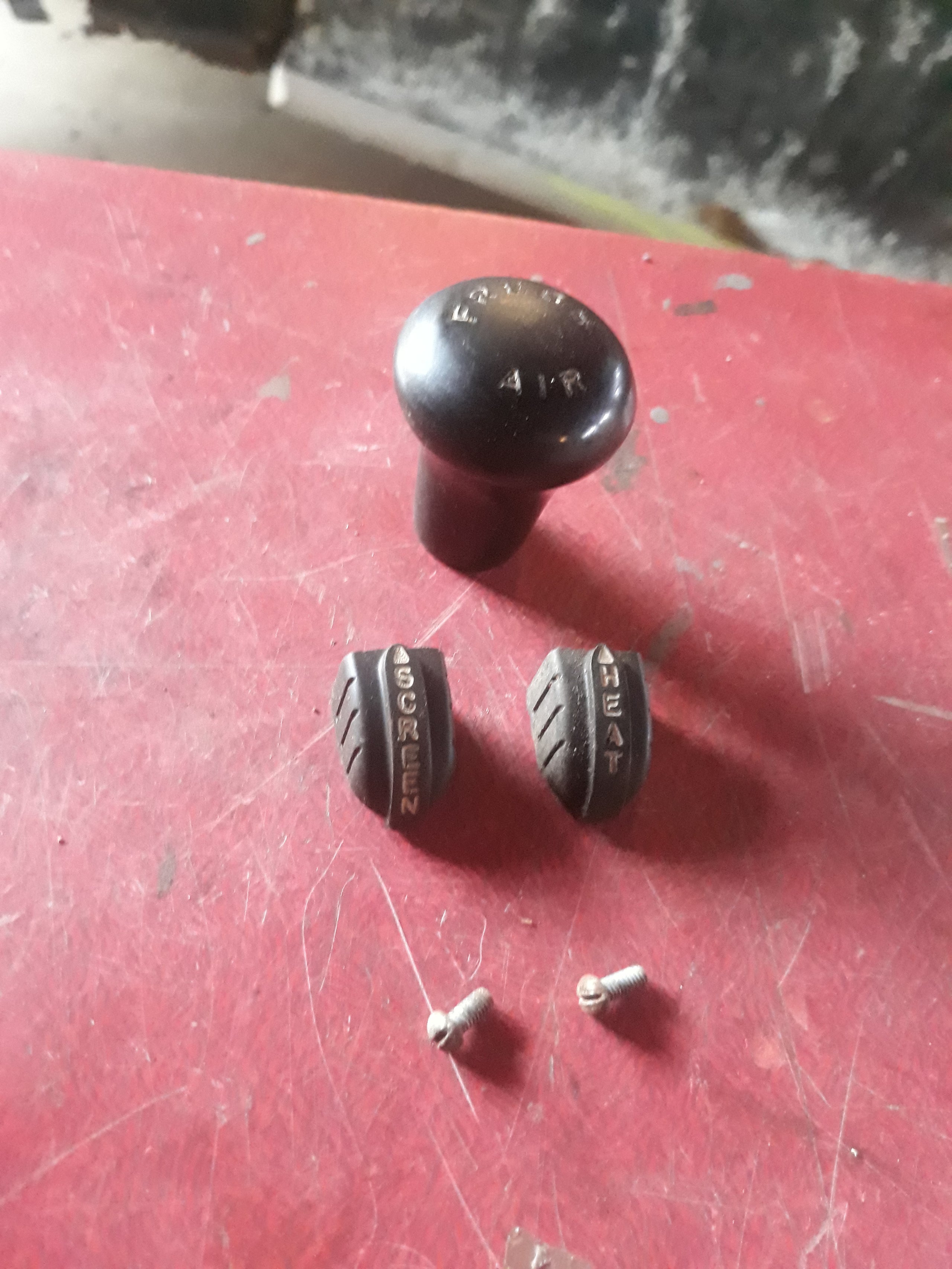 ROVER P4 SET OF HEATER CONTROL KNOBS VGC | Rover P4 Parts and Spares